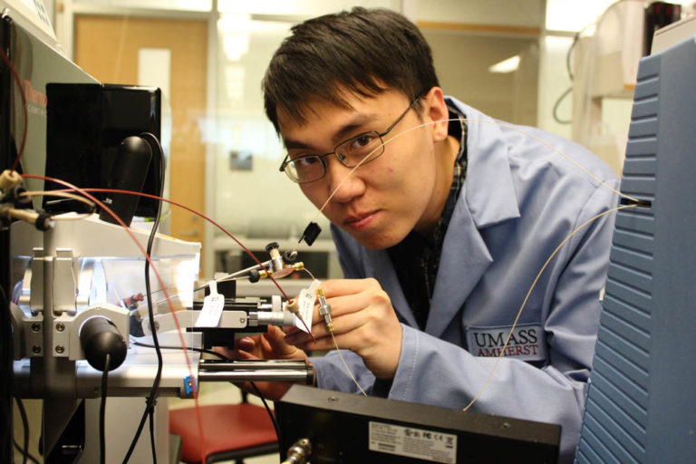 Dr. Yunlong Zhao – Kaltashov Lab